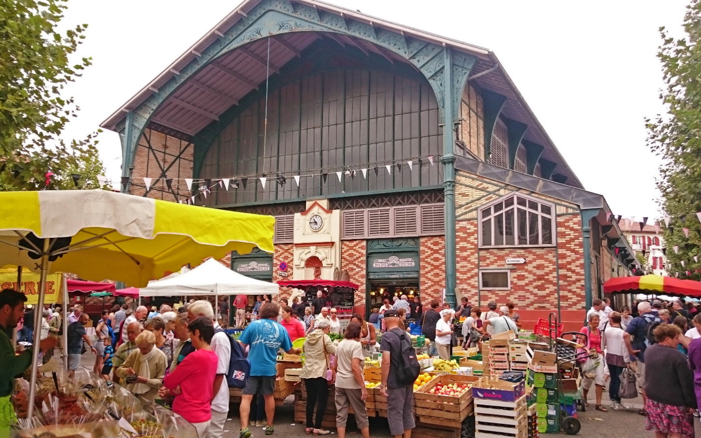 Marché à Saint-Jean-de-Luz - mardi 3 mars 2026 - Guide du Pays Basque