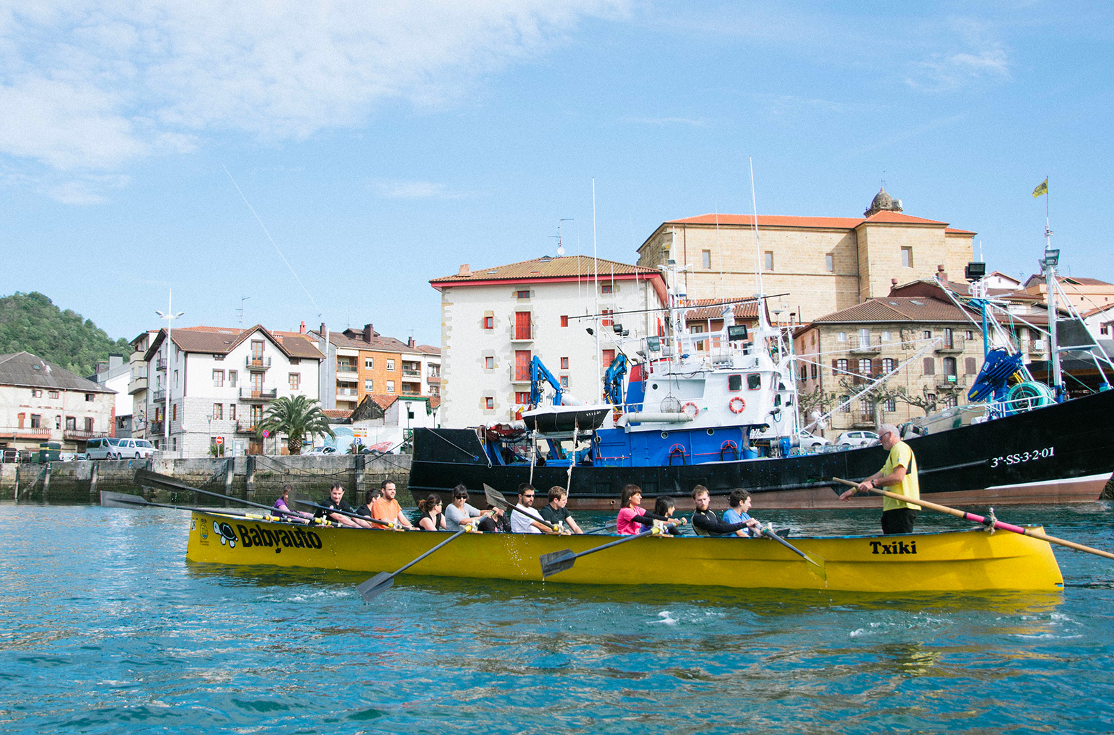 Trainera - Canoa / Kayak / Kayak de mar / Wave Ski / Piragua hawaiana ...