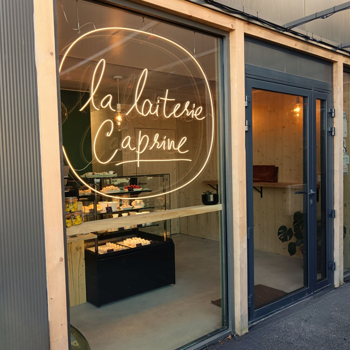 La Laiterie Caprine - Fromagerie caprine artisanale à Saint-Palais ...